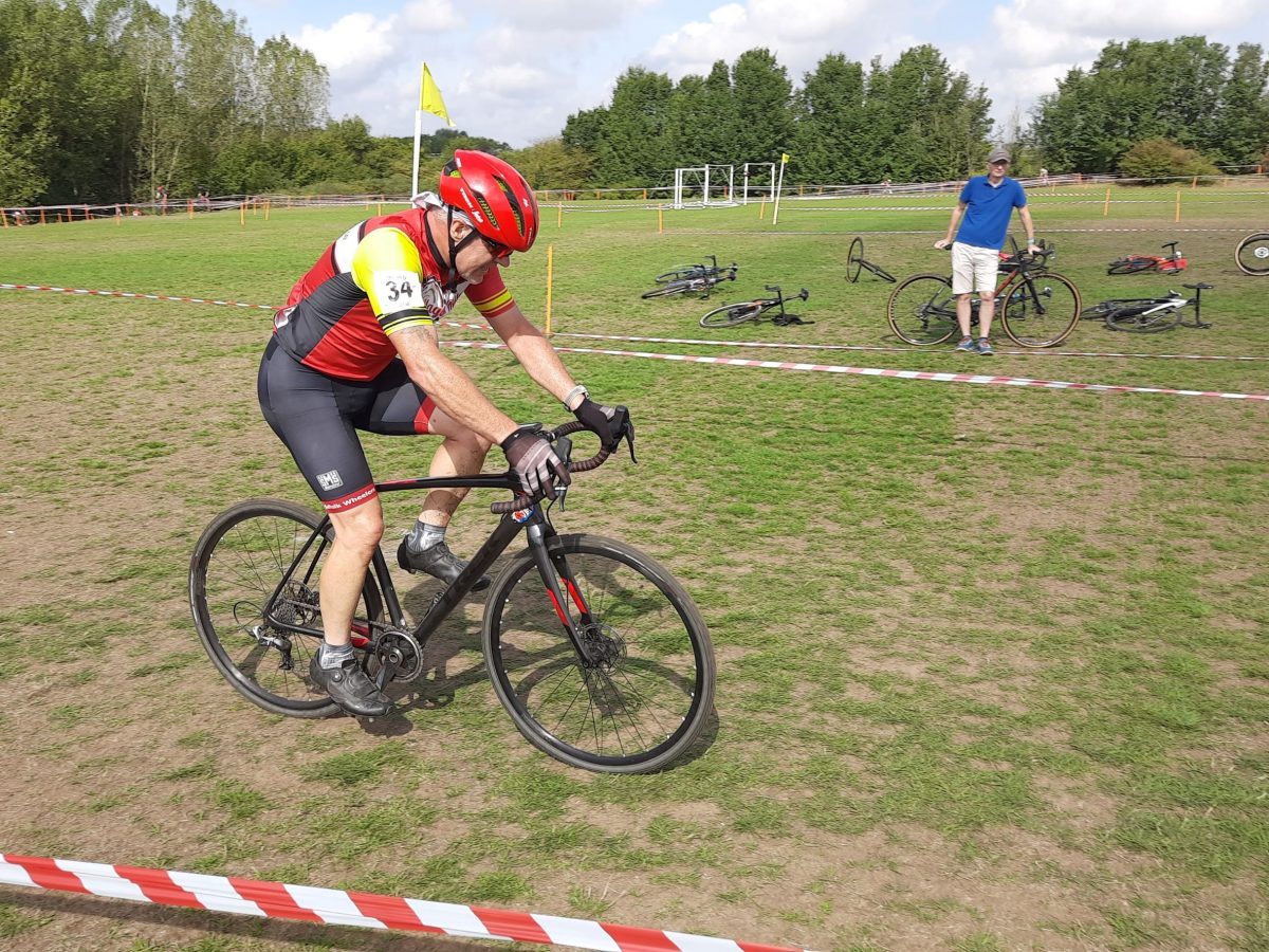Cross kicks off again at Springfield | West Suffolk Wheelers